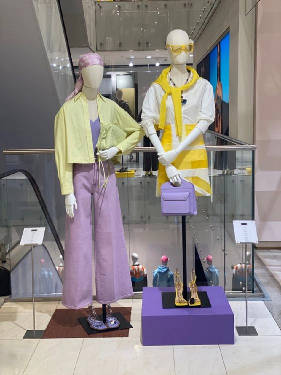 Small Clothing Boutique Interior Design Ideas | Lonca